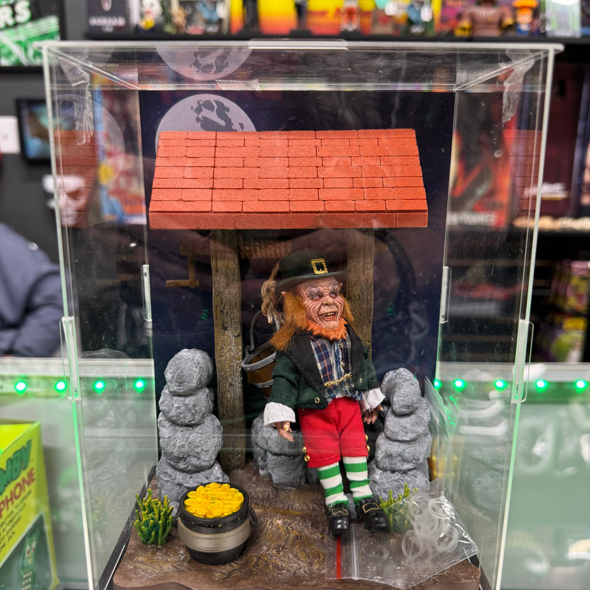 Leprechaun with Wishing Well Diorama - Deluxe 1/9 Scale Distinctive ...